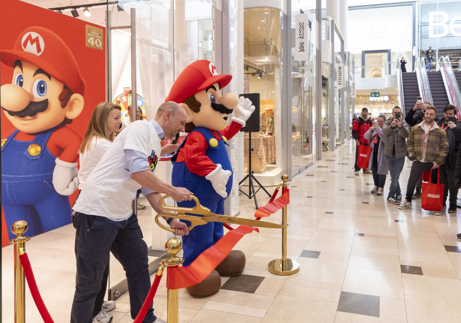 Super Mario Experience opent in Utrecht en viert 40 jaar springen ...